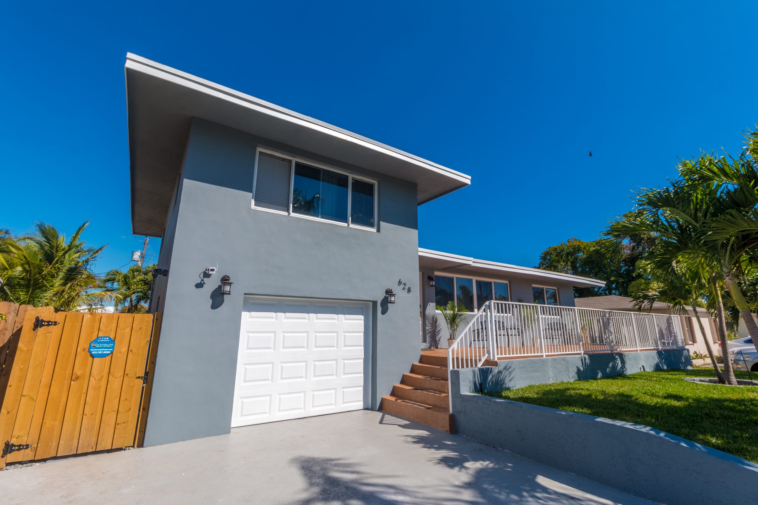 KMG: "PALM ESTATE" 3BD 3BA HALLANDALE HOME W/ POOL - Kong Management Group
