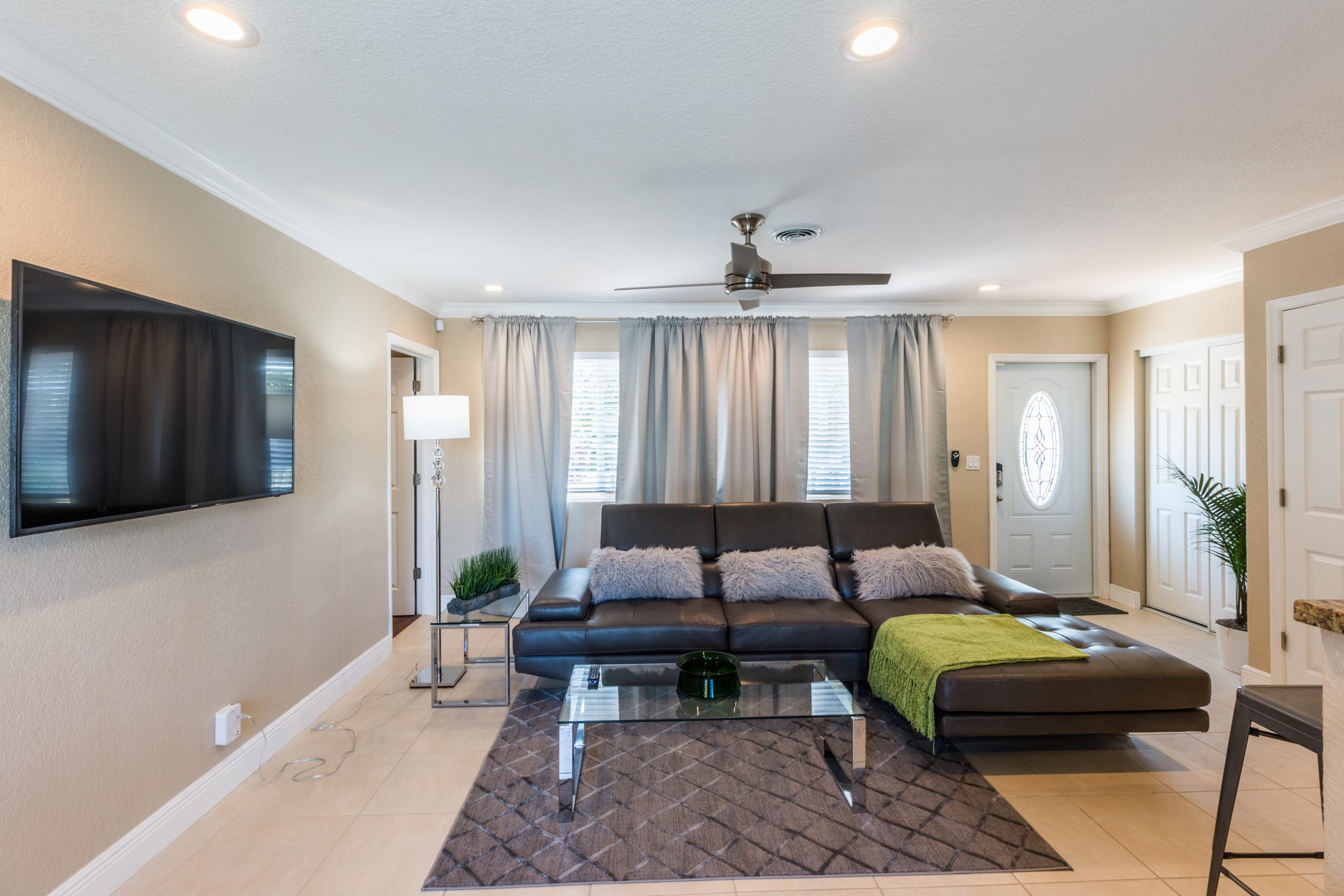 KMG: "PALM ESTATE" 3BD 3BA HALLANDALE HOME W/ POOL - Kong Management Group