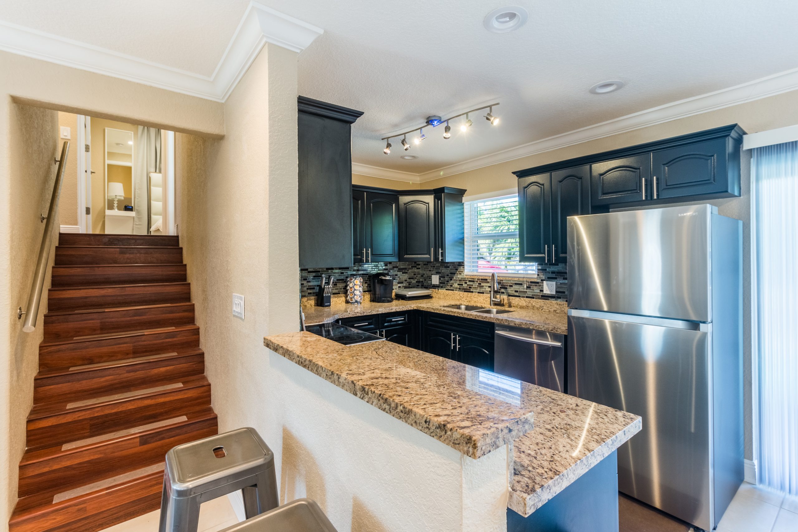 KMG: "PALM ESTATE" 3BD 3BA HALLANDALE HOME W/ POOL - Kong Management Group