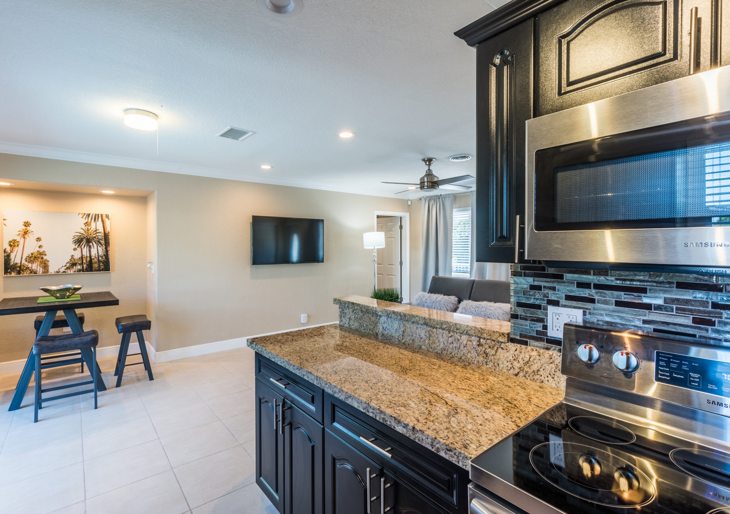 KMG: "PALM ESTATE" 3BD 3BA HALLANDALE HOME W/ POOL - Kong Management Group