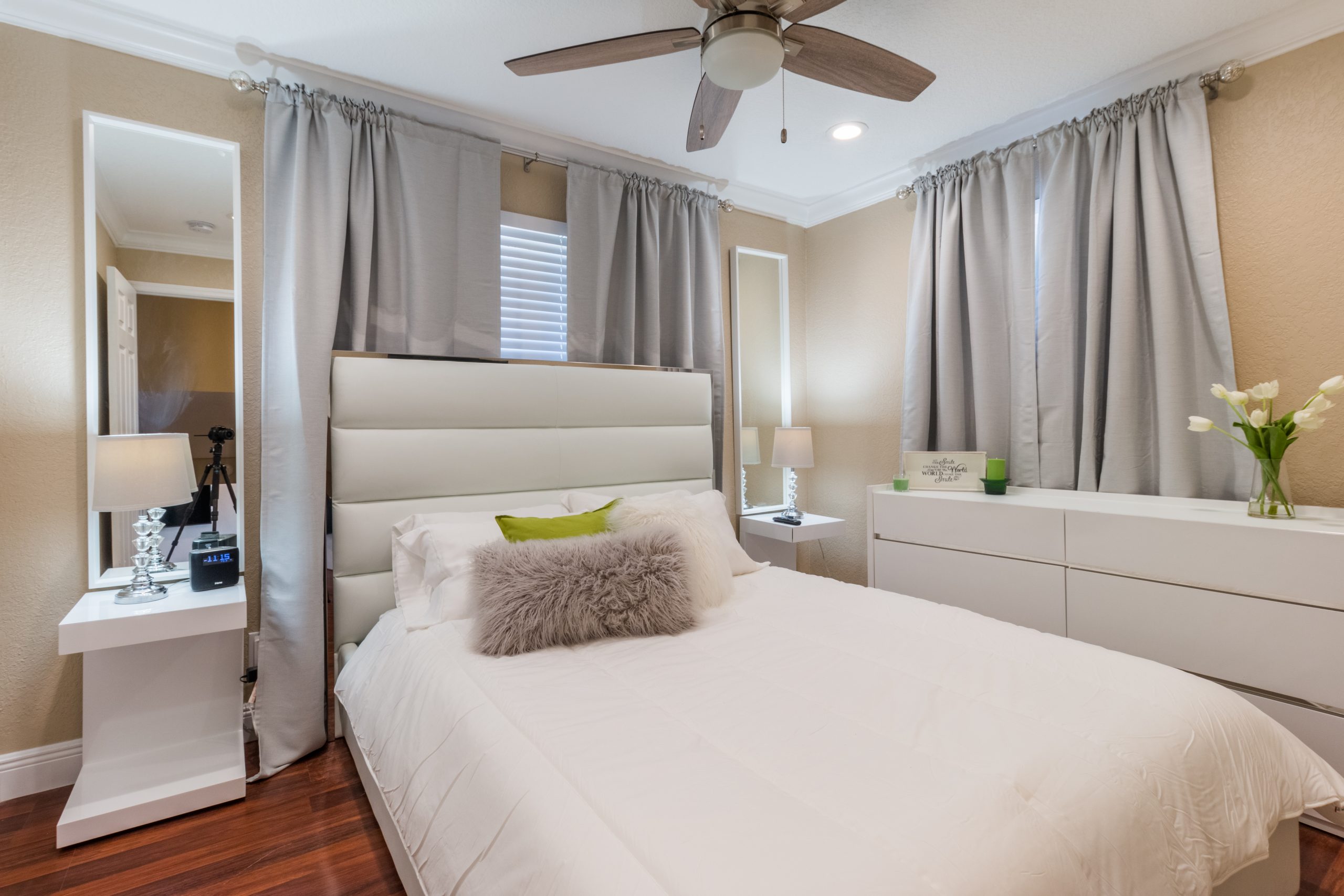 KMG: "PALM ESTATE" 3BD 3BA HALLANDALE HOME W/ POOL - Kong Management Group